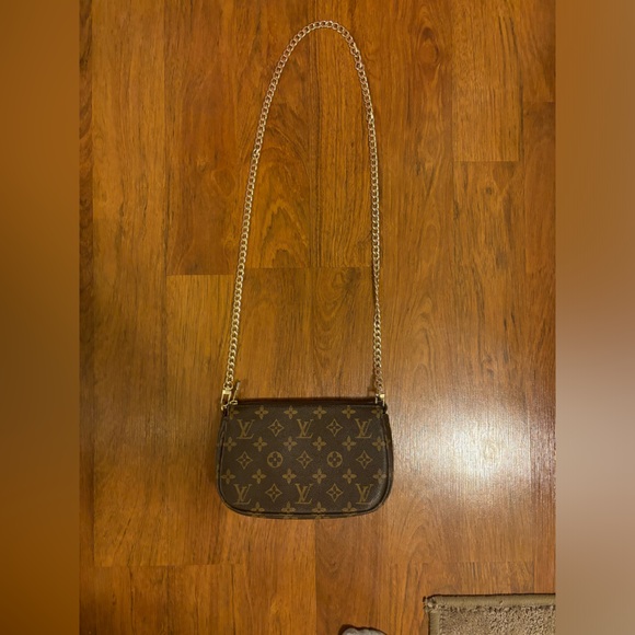 PrettyLittleThing | Bags | Lv Small Bag On Chain | Poshmark